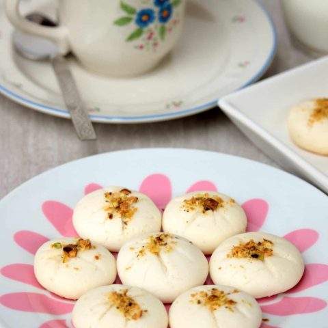 Naan Berenji | Eggless Persian Rice Flour Cookies