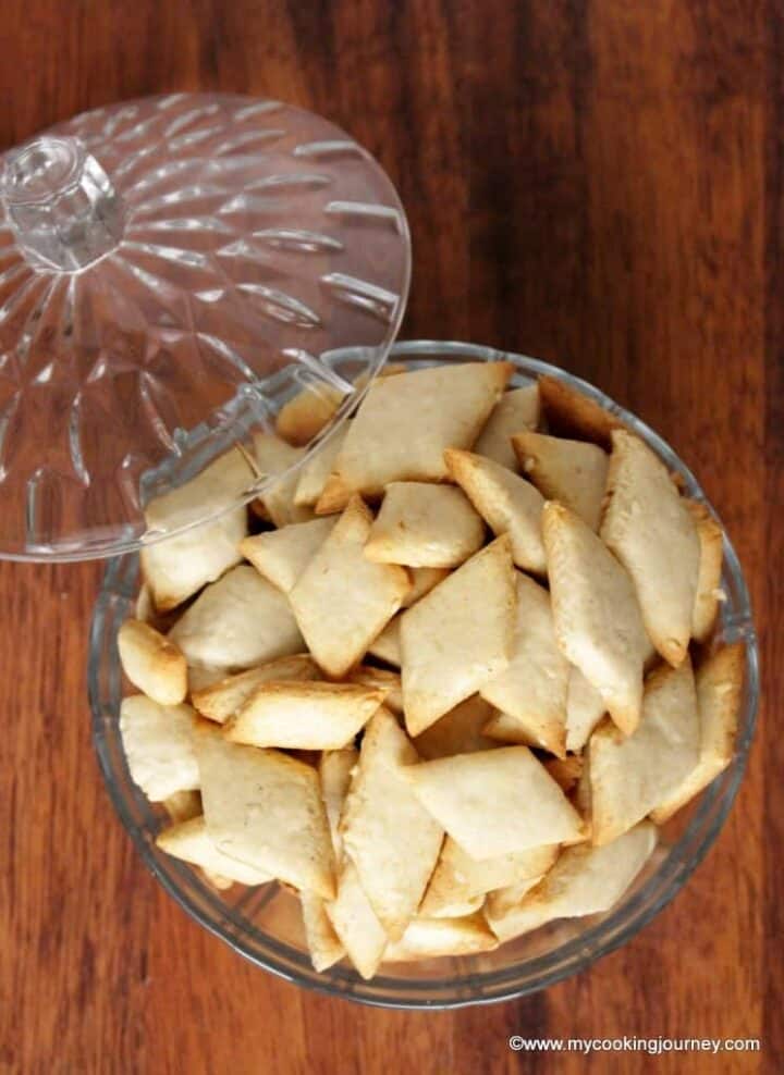 Sweet Diamond Biscuits - Baked Sakarpara - My Cooking Journey